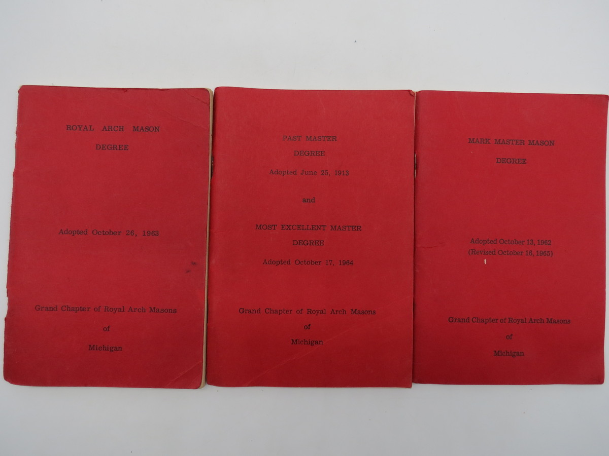 REMEMBERING OUR PAST (MINIATURE BOOK)