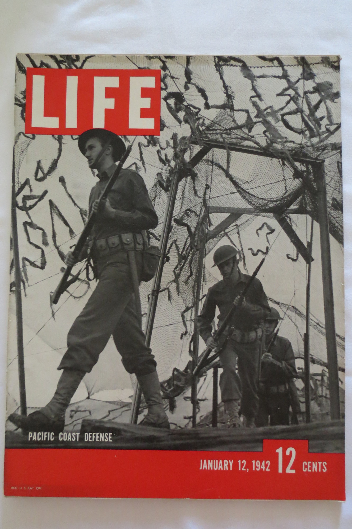 LIFE MAGAZINE - NOVEMBER 1, 1943 ( THUNDERBOLT FIGHTER)
