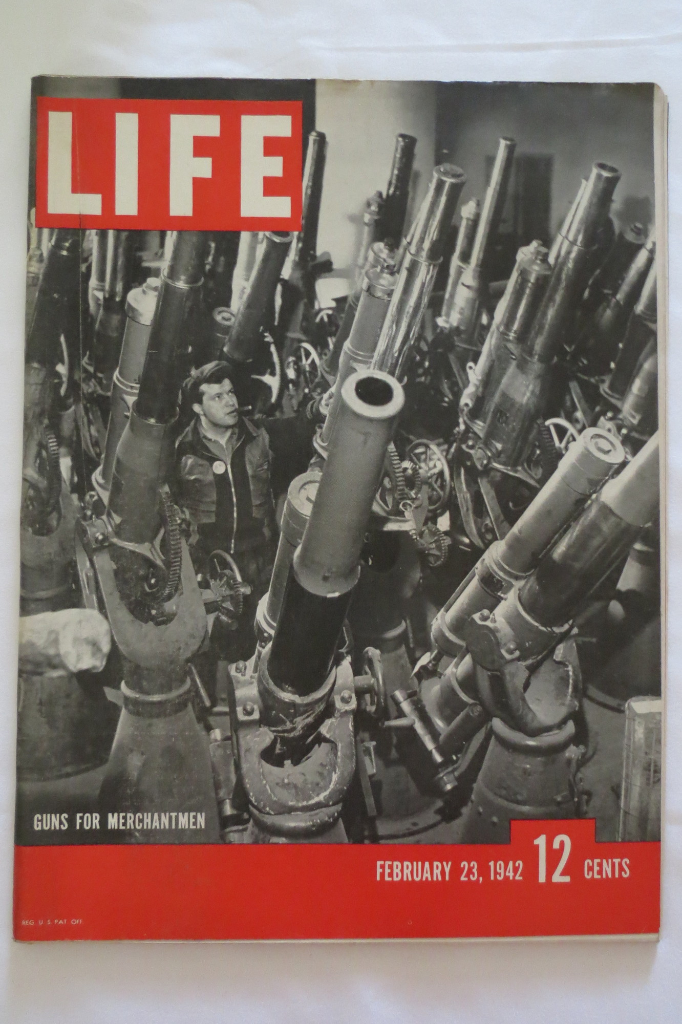 LIFE MAGAZINE - NOVEMBER 1, 1943 ( THUNDERBOLT FIGHTER)