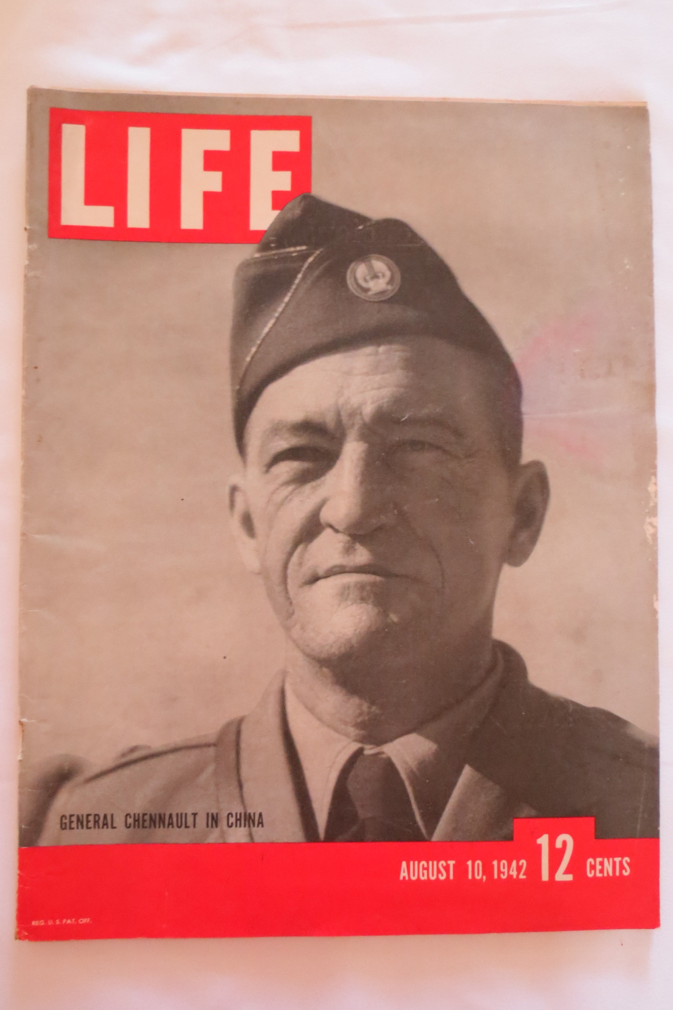 LIFE MAGAZINE - NOVEMBER 1, 1943 ( THUNDERBOLT FIGHTER)